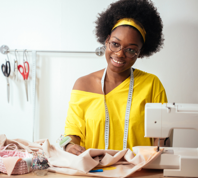 Costureira - O Amarelinho